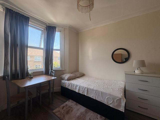 Lancaster Road, Barnet EN4, Studio to rent, £1,150 pcm | PrimeLocation
