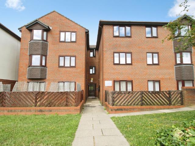 Lancaster Road, Northolt UB5, 1 bed flat to rent, £1,350 pcm | PrimeLocation