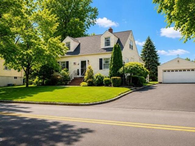 Lancaster Rd, Colonia, Home For Sale