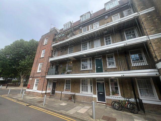 Lancaster West, London W11, 2 bed flat to rent, £2,400 pcm | PrimeLocation