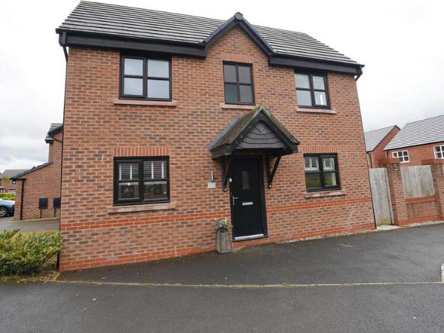 Lancashire Way, Horwich, Bolton 3 bed semi detached house to rent £1,325 pcm £306 pw