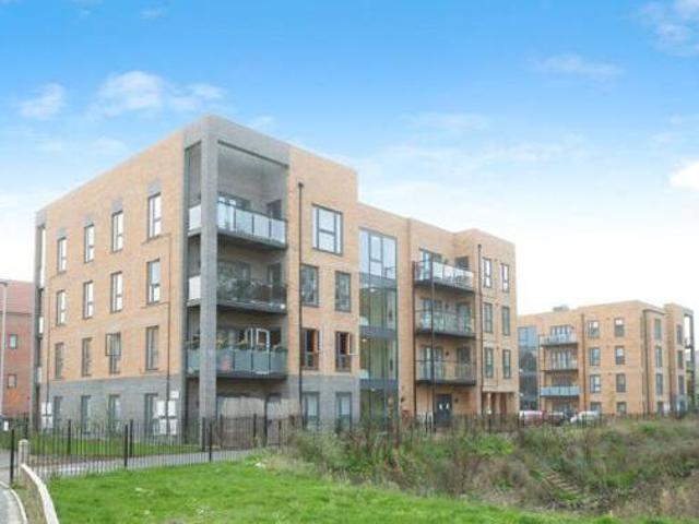 Lance Street, Rainham, 2 Bedroom Flat