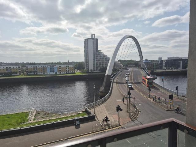 Lancefield Quay, Glasgow G3 2 bed apartment to rent £1,995 pcm £460 pw