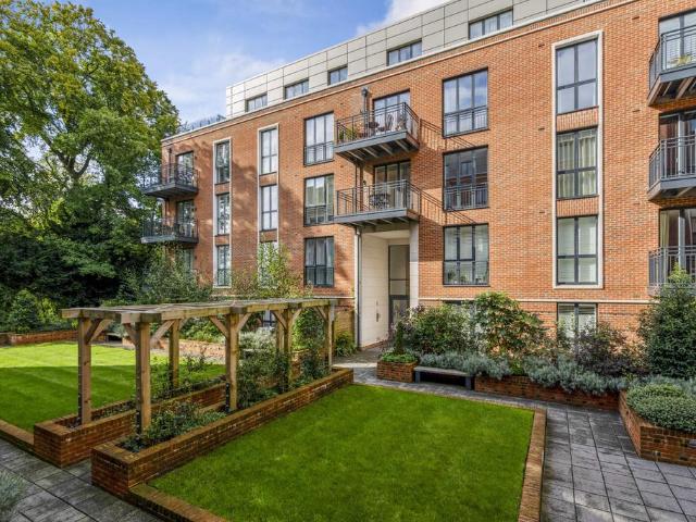 Lancelot House, Fellowes Rise. 1 bed apartment to rent £1,900 pcm £438 pw
