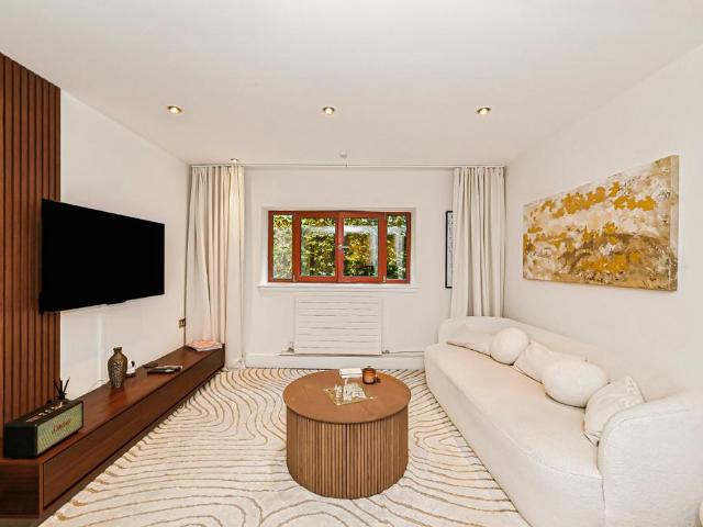 Lancelot Place, London SW7 1 bed apartment to rent £3,900 pcm £900 pw