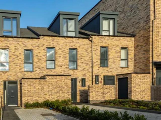 Lanchester Close, Highgate, B12 9AG, United Kingdom | 3 bed townhouse for rent #136267434 | Rentberry