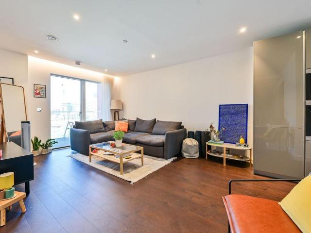Lanchester Way, Vauxhall, SW11 2 bed flat to rent £3,850 pcm £888 pw