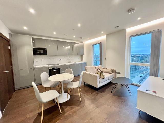 Lanchester Way, London SW11, 1 bed flat to rent, £2,838 pcm | PrimeLocation