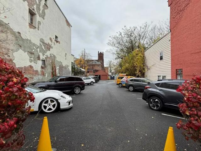 land NY NY ES102245261