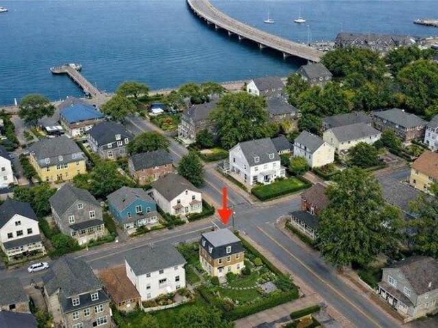 land Newport RI ES105114144