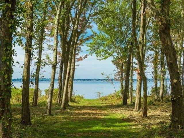 land Bristol RI DS102155356