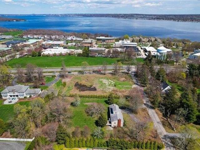 land Bristol RI ES105229816