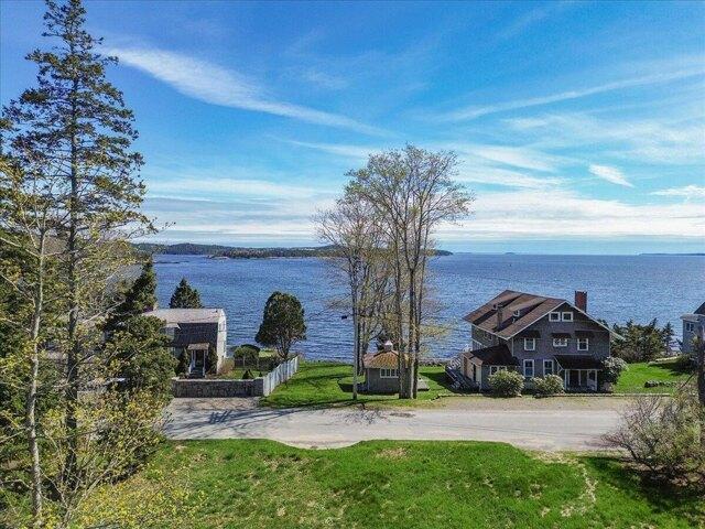 land Castine ME DS102779455
