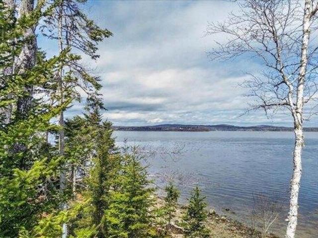 land Castine ME DS103125316