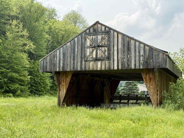 land Chester VT DLS102157562
