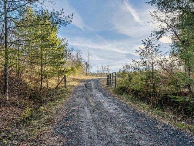 land Hartland VT DS103888044