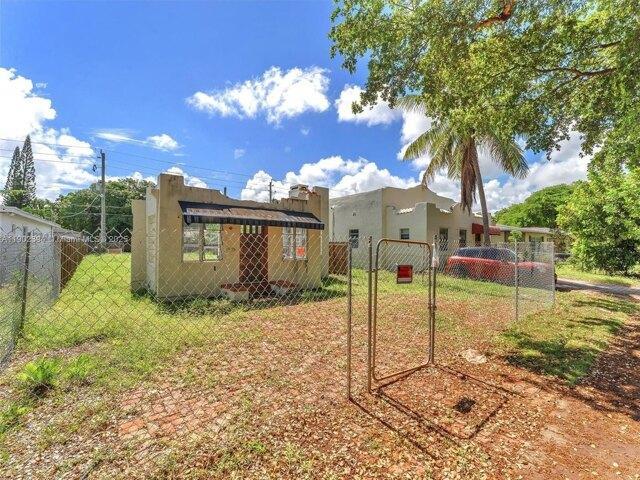 land Hollywood FL ES104899596