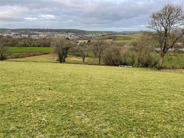 Land Llangunnor Llangunnor LS99029358