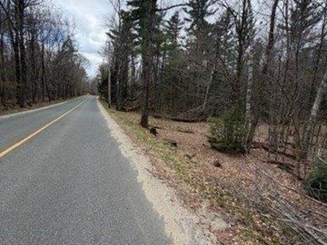 land Rowe MA DLS101748518