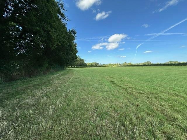 Land Surrey Surrey 92575012
