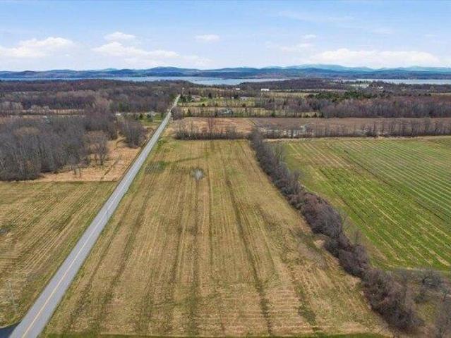 land South Hero VT DS102025819