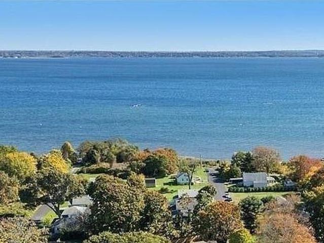 land Warwick RI ES105081696