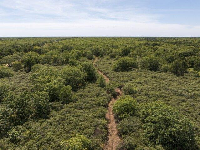 land West Tisbury MA ES104295427