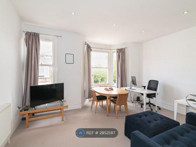 Landgrove Road, London SW19, 2 bed flat to rent, £2,400 pcm | PrimeLocation