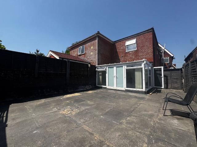 Landguard Road, Southampton SO15, 2 bed flat to rent, £1,200 pcm | PrimeLocation