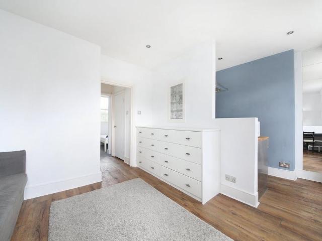 Landor Road, London SW9 1 bed flat to rent £1,750 pcm £404 pw