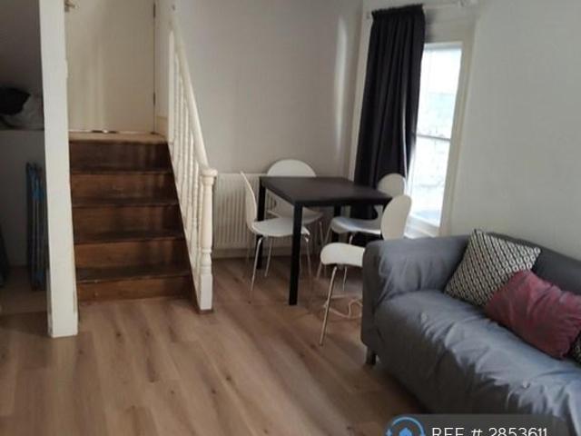 Landor Road, London, SW9 2 bed flat to rent £2,250 pcm £519 pw