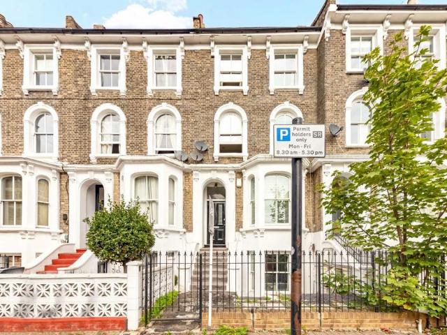 Landor Road, London SW9 3 bed flat to rent £3,700 pcm £854 pw