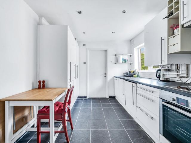 Landor Walk, Ravenscourt Park W12, 1 bed flat to rent, £2,100 pcm | PrimeLocation
