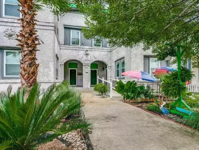 Landlord 1923 N Interstate 35 #8