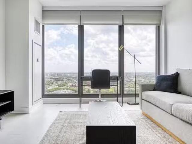 Landmark West Loop, 1035 W Van Buren St, West Loop 1 Bedroom.