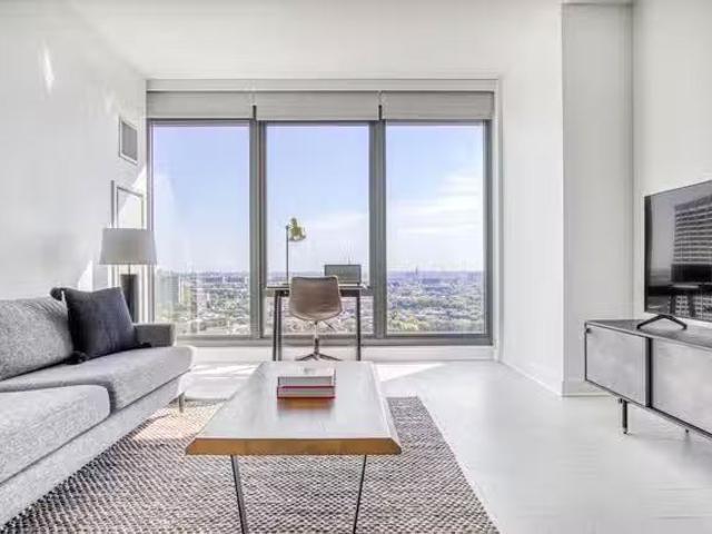 Landmark West Loop, 1035 W Van Buren St, West Loop 1 Bedroom.