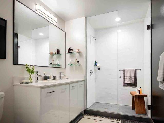 Landmark West Loop 2 Bedroom Apartment for Rent at 1035 W Van Buren St, Chicago, IL 60607 Near West Side