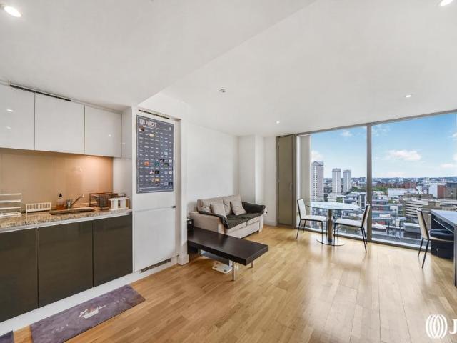 Landmark West Tower, Marsh Wall, E14 1 bed apartment to rent £2,448 pcm £565 pw