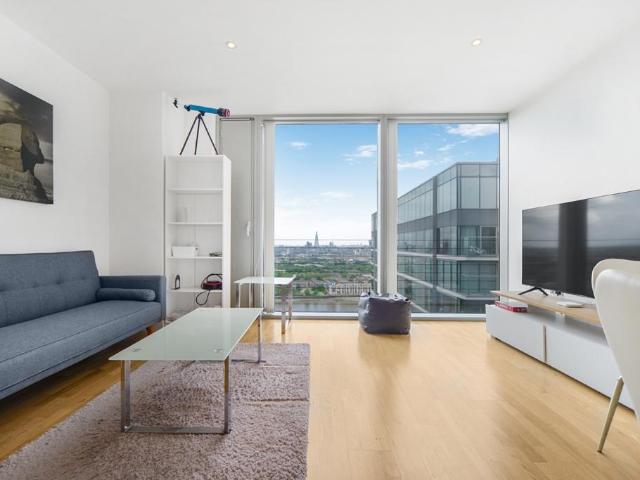 Landmark East Tower, Marsh Wall, E14 1 bed apartment to rent £2,492 pcm £575 pw