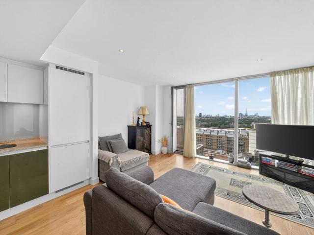 Landmark East Tower, Marsh Wall E14, 1 bed flat to rent, £2,492 pcm | PrimeLocation