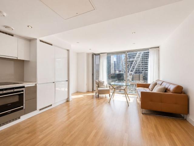 Landmark East Tower, Marsh Wall E14, 1 bed flat to rent, £2,400 pcm | PrimeLocation