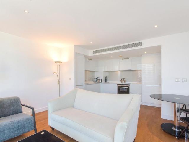 Landmark East Tower, 24 Marsh Wall, London E14, 1 bed flat to rent, £2,450 pcm | PrimeLocation