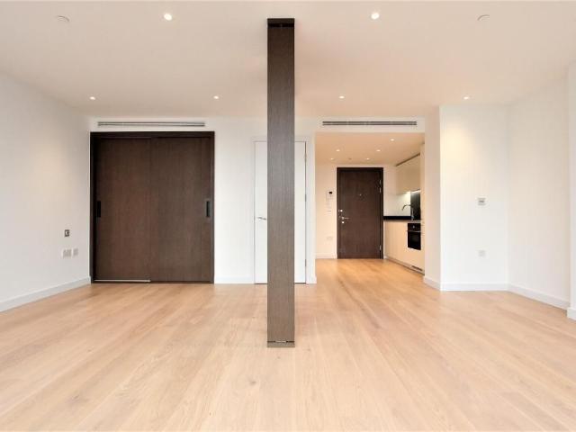 Landmark Pinnacle, 10 Marsh Wall, Canary Wharf, London E14, 1 bed flat to rent, £2,450 pcm | PrimeLocation