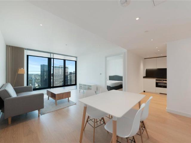 Landmark Pinnacle, 10 Marsh Wall. 1 bed apartment to rent £3,150 pcm £727 pw