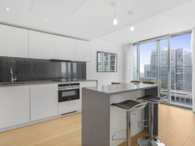 Landmark Pinnacle, 10 Marsh Wall. 2 bed apartment to rent £3,500 pcm £808 pw