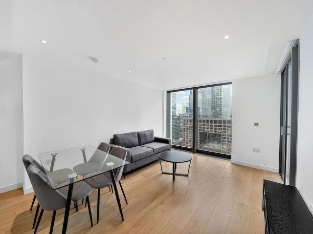 Landmark Pinnacle, Marsh Wall E14 1 bed flat to rent £2,860 pcm £660 pw