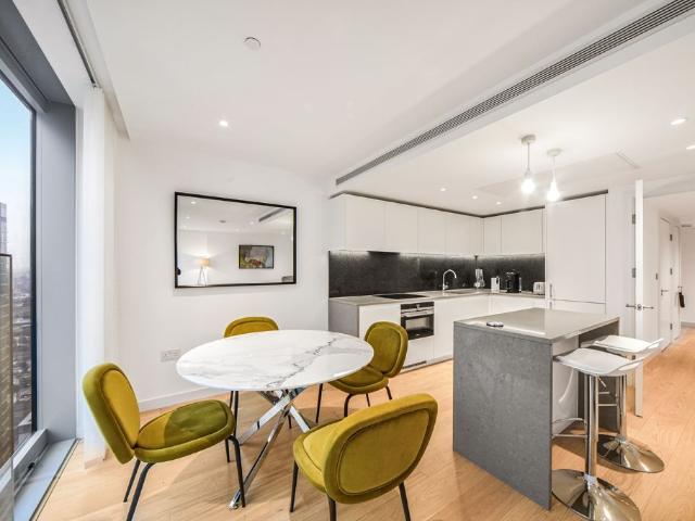 Landmark Pinnacle, Marsh Wall E14, 2 bed flat to rent, £3,640 pcm | PrimeLocation