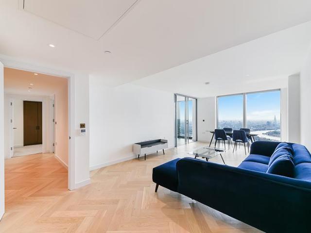Landmark Pinnacle, Marsh Wall. 2 bed flat to rent £4,268 pcm £985 pw