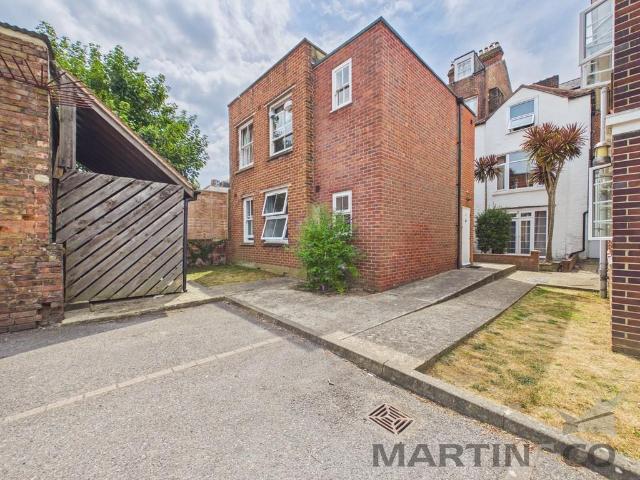 Landport Terrace, Portsmouth 1 bed flat to rent £1,000 pcm £231 pw
