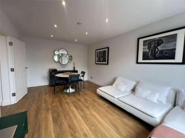 Lane End, West Hill, London, SW15